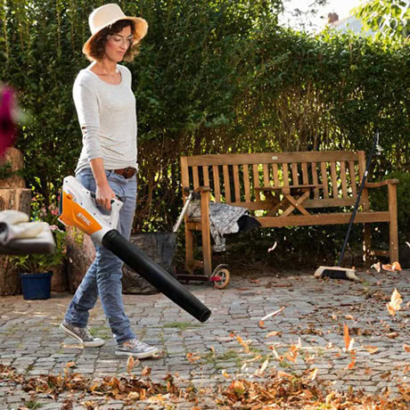Suflanta frunze cu acumulator STIHL BGA 45 - Travandi.ro